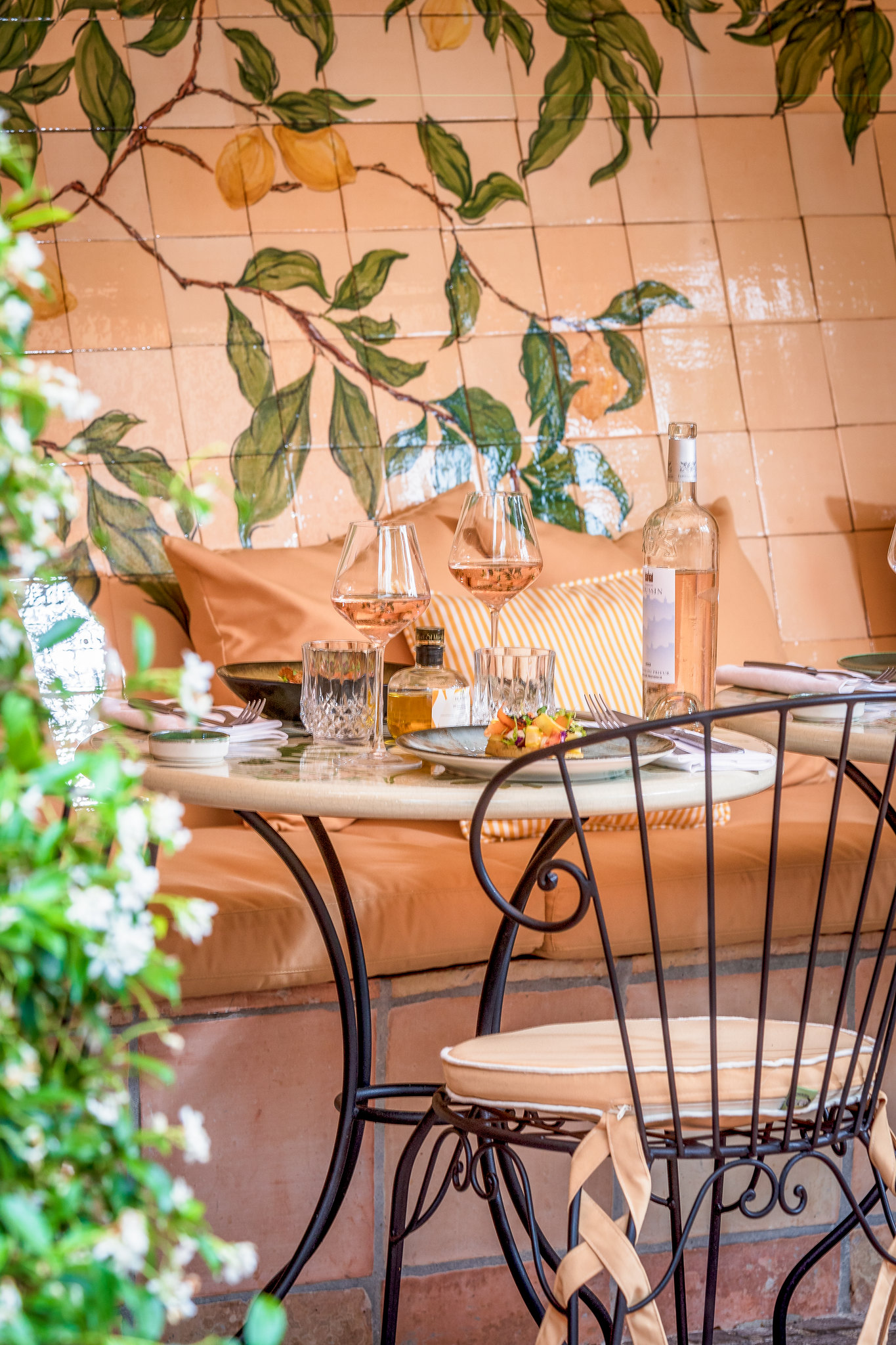 The background of your romantic rendezvous - Hotel La Pérouse Nice